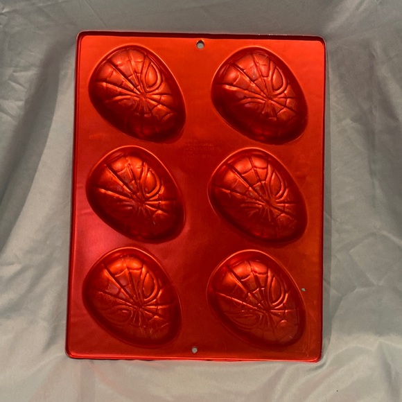 Wilton | Kitchen | Wilton Spiderman 6 Mini Cake Pan 204 2055054 Marvel ...